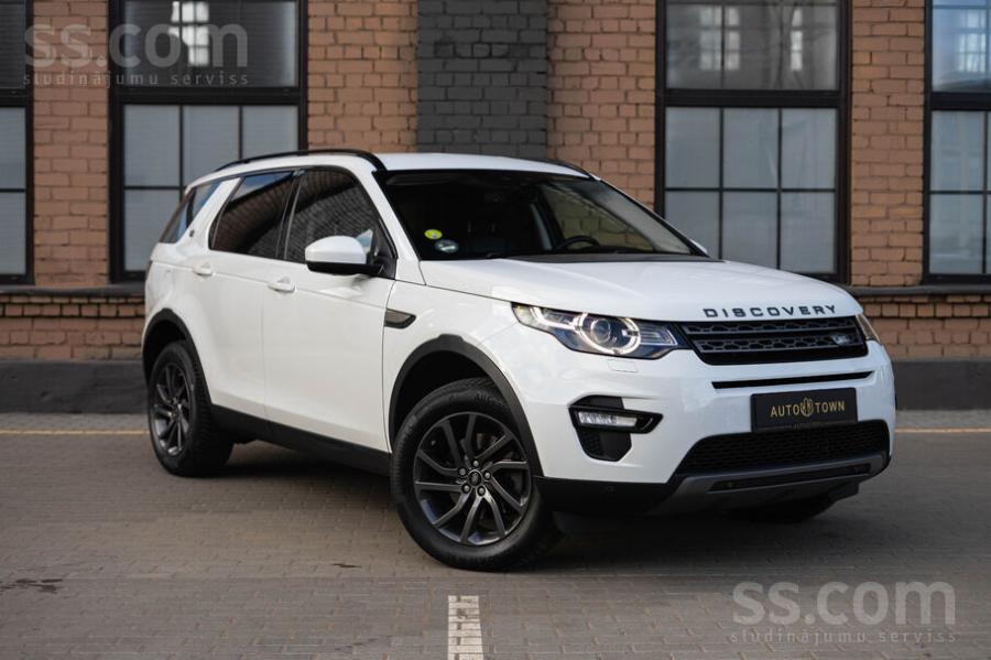 White Land Rover Discovery Sport 2016 in Riga, with an engine capacity of 2.00 L and mileage of 193 thousand km for 24500 €, photo 3 on AUTOMOTO.COM.LV