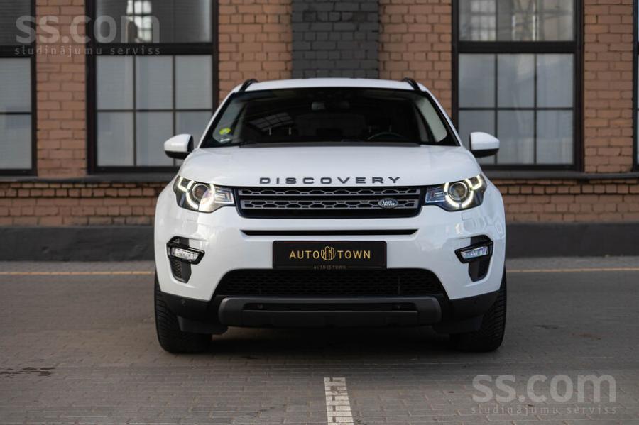 White Land Rover Discovery Sport 2016 in Riga, with an engine capacity of 2.00 L and mileage of 193 thousand km for 24500 €, photo 4 on AUTOMOTO.COM.LV