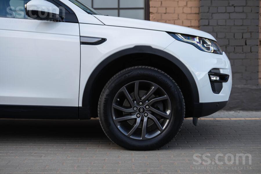White Land Rover Discovery Sport 2016 in Riga, with an engine capacity of 2.00 L and mileage of 193 thousand km for 24500 €, photo 5 on AUTOMOTO.COM.LV
