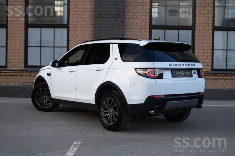 White Land Rover Discovery Sport 2016 in Riga, with an engine capacity of 2.00 L and mileage of 193 thousand km for 24500 €, photo 8 on AUTOMOTO.COM.LV