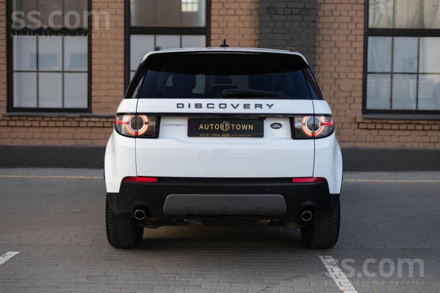 White Land Rover Discovery Sport 2016 in Riga, with an engine capacity of 2.00 L and mileage of 193 thousand km for 24500 €, photo 11 on AUTOMOTO.COM.LV