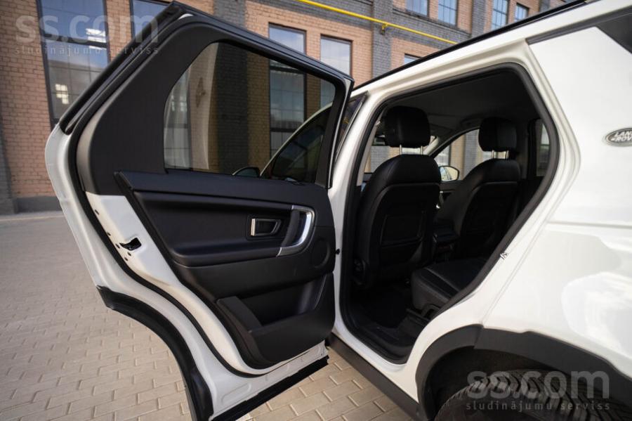 White Land Rover Discovery Sport 2016 in Riga, with an engine capacity of 2.00 L and mileage of 193 thousand km for 24500 €, photo 33 on AUTOMOTO.COM.LV