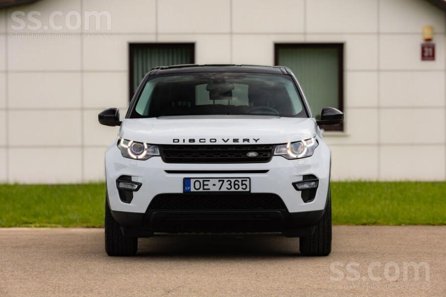 White Land Rover Discovery Sport 2016 in Jelgava, with an engine capacity of 2.00 L and mileage of 0 thousand km for 12999 €, photo 2 on AUTOMOTO.COM.LV