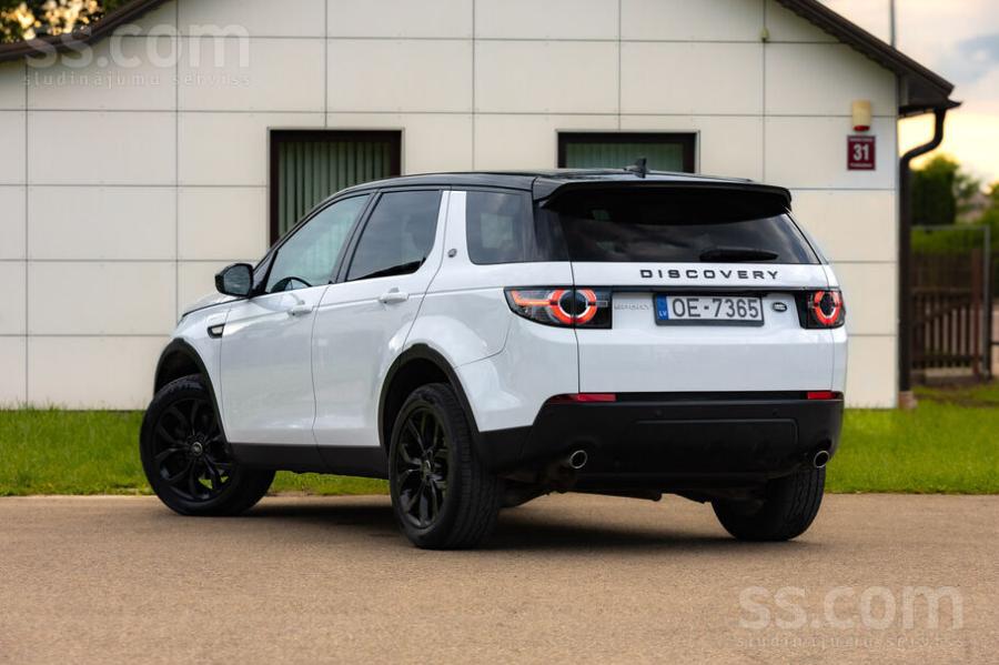 White Land Rover Discovery Sport 2016 in Jelgava, with an engine capacity of 2.00 L and mileage of 0 thousand km for 12999 €, photo 4 on AUTOMOTO.COM.LV