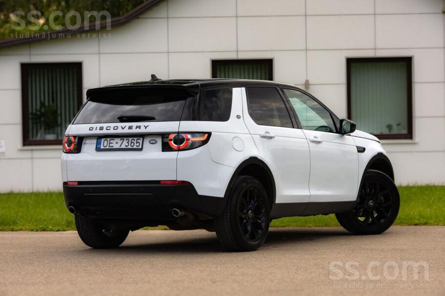 White Land Rover Discovery Sport 2016 in Jelgava, with an engine capacity of 2.00 L and mileage of 0 thousand km for 12999 €, photo 6 on AUTOMOTO.COM.LV