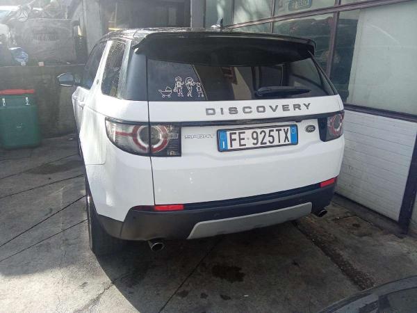 White Land Rover Discovery Sport 2016 in Kaunas, with an engine capacity of 2.00 L and mileage of 180 thousand km for 4300 €, photo 1 on AUTOMOTO.COM.LV