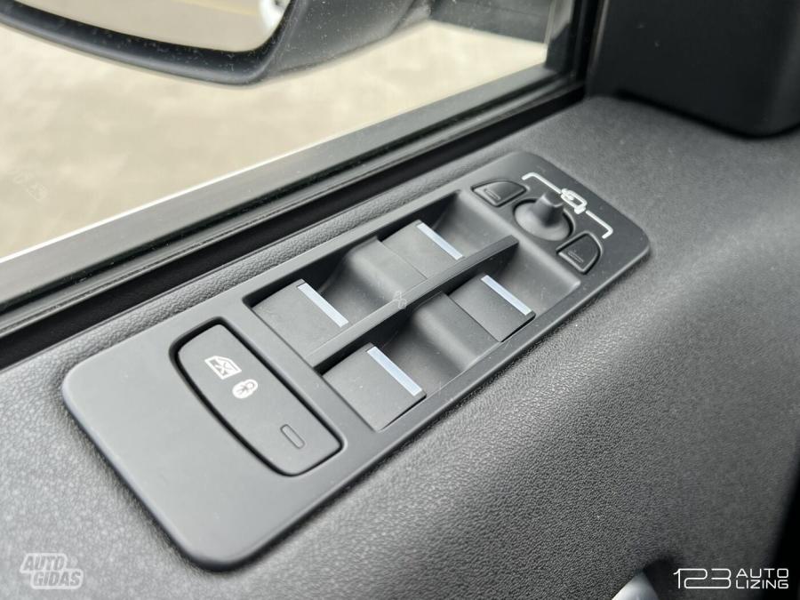 White Land Rover Discovery Sport 2016 in Taurage, with an engine capacity of 2.00 L and mileage of 149 thousand km for 8900 €, photo 22 on AUTOMOTO.COM.LV