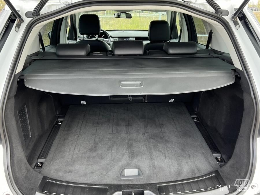White Land Rover Discovery Sport 2016 in Taurage, with an engine capacity of 2.00 L and mileage of 149 thousand km for 8900 €, photo 25 on AUTOMOTO.COM.LV