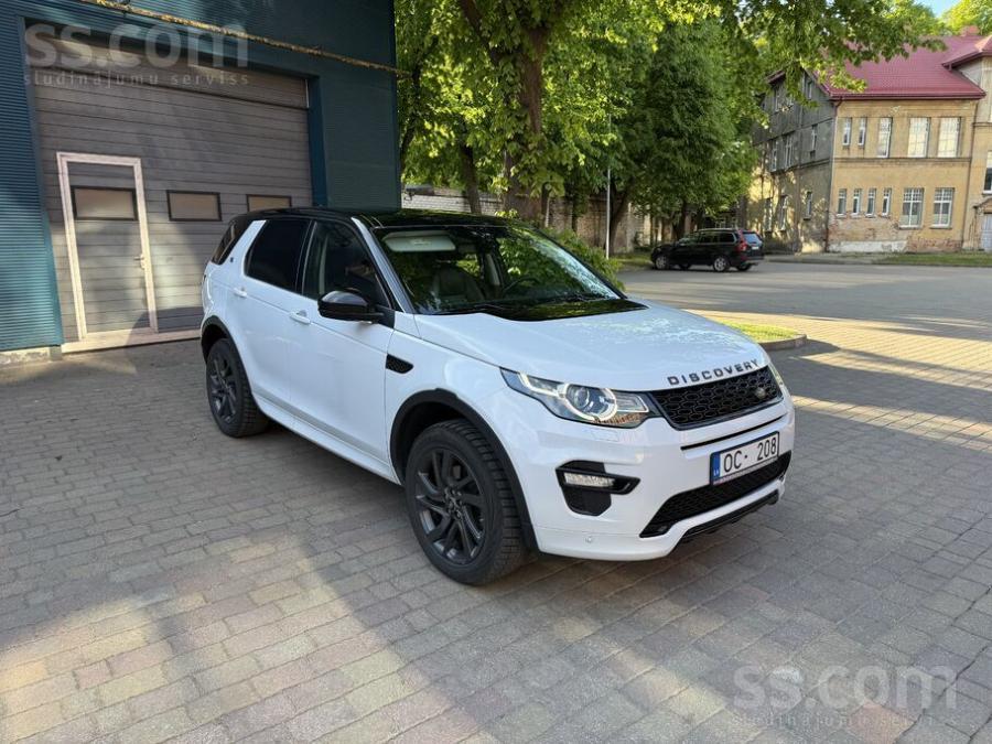 White Land Rover Discovery Sport 2016 in Liepaja, with an engine capacity of 2.00 L and mileage of 241 thousand km for 13800 €, photo 3 on AUTOMOTO.COM.LV