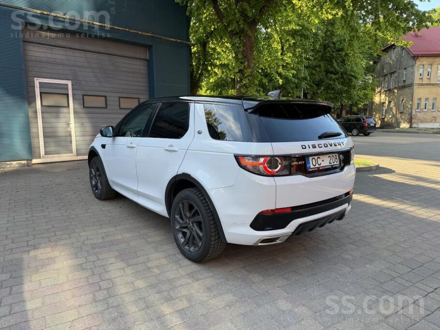 White Land Rover Discovery Sport 2016 in Liepaja, with an engine capacity of 2.00 L and mileage of 241 thousand km for 13800 €, photo 4 on AUTOMOTO.COM.LV