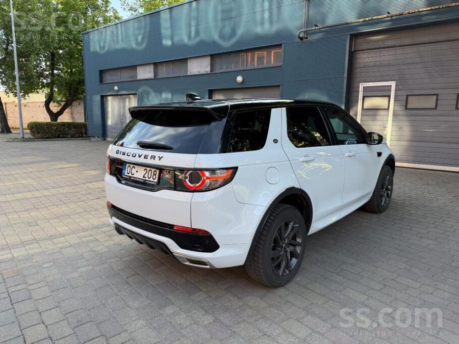 White Land Rover Discovery Sport 2016 in Liepaja, with an engine capacity of 2.00 L and mileage of 241 thousand km for 13800 €, photo 5 on AUTOMOTO.COM.LV