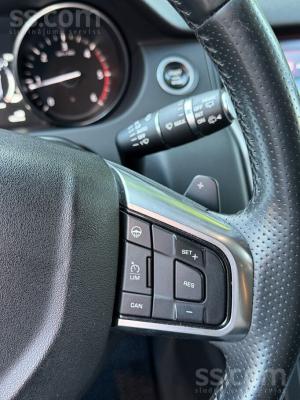 White Land Rover Discovery Sport 2016 in Liepaja, with an engine capacity of 2.00 L and mileage of 241 thousand km for 13800 €, photo 12 on AUTOMOTO.COM.LV