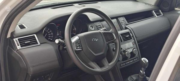 White Land Rover Discovery Sport 2016 in Utena, with an engine capacity of 2.00 L and mileage of 125 thousand km for 7100 €, photo 10 on AUTOMOTO.COM.LV