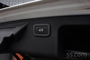 White Land Rover Discovery Sport 2016 in Jelgava, with an engine capacity of 2.00 L and mileage of 242 thousand km for 10500 €, photo 9 on AUTOMOTO.COM.LV