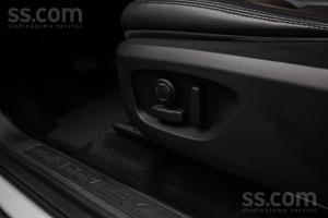 White Land Rover Discovery Sport 2016 in Jelgava, with an engine capacity of 2.00 L and mileage of 242 thousand km for 10500 €, photo 11 on AUTOMOTO.COM.LV