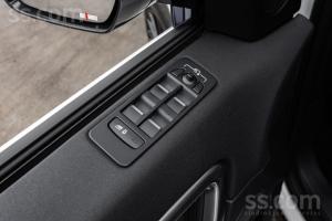White Land Rover Discovery Sport 2016 in Jelgava, with an engine capacity of 2.00 L and mileage of 242 thousand km for 10500 €, photo 12 on AUTOMOTO.COM.LV