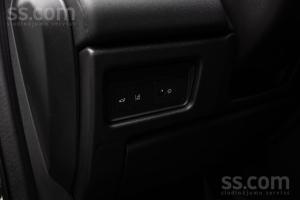 White Land Rover Discovery Sport 2016 in Jelgava, with an engine capacity of 2.00 L and mileage of 242 thousand km for 10500 €, photo 13 on AUTOMOTO.COM.LV
