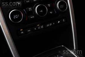 White Land Rover Discovery Sport 2016 in Jelgava, with an engine capacity of 2.00 L and mileage of 242 thousand km for 10500 €, photo 16 on AUTOMOTO.COM.LV