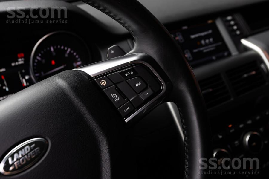 White Land Rover Discovery Sport 2016 in Jelgava, with an engine capacity of 2.00 L and mileage of 242 thousand km for 10500 €, photo 22 on AUTOMOTO.COM.LV
