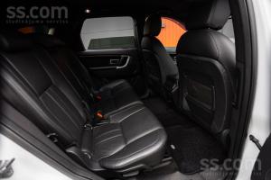 White Land Rover Discovery Sport 2016 in Jelgava, with an engine capacity of 2.00 L and mileage of 242 thousand km for 10500 €, photo 23 on AUTOMOTO.COM.LV