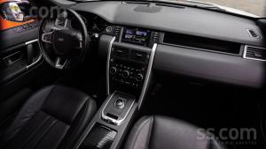 White Land Rover Discovery Sport 2016 in Jelgava, with an engine capacity of 2.00 L and mileage of 242 thousand km for 10500 €, photo 28 on AUTOMOTO.COM.LV