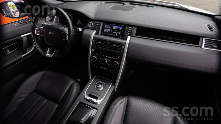 White Land Rover Discovery Sport 2016 in Jelgava, with an engine capacity of 2.00 L and mileage of 242 thousand km for 10500 €, photo 28 on AUTOMOTO.COM.LV