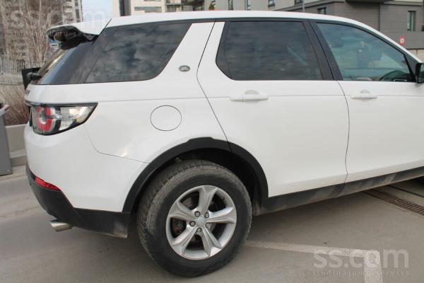 Balts Land Rover Discovery Sport 2016 Rīga, ar dzinēja tilpumu 2.00 L un nobraukumu 100 tūkst. km par 14500 €, foto 6 vietnē AUTOMOTO.COM.LV