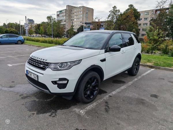 White Land Rover Discovery Sport 2016 in Vilnius, with an engine capacity of 2.00 L and mileage of 107 thousand km for 12600 €, photo 1 on AUTOMOTO.COM.LV