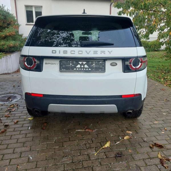 Land Rover Discovery Sport 2016 AlÄ«ta vietnÄ Balts Land Rover Discovery Sport 2016 AlÄ«ta, ar dzinÄja tilpumu 2.00 L un nobraukumu 135 tÅ«kst. km par 7900 ā¬, foto 6 vietnÄ AUTOMOTO.COM.LV