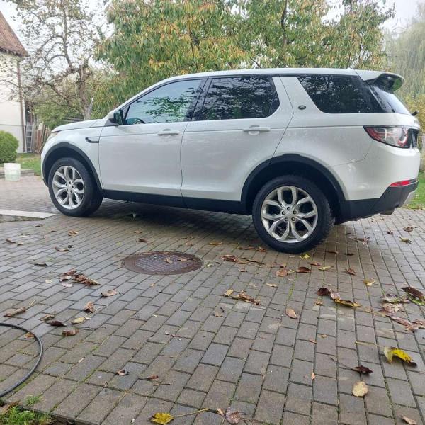 Land Rover Discovery Sport 2016 AlÄ«ta vietnÄ Balts Land Rover Discovery Sport 2016 AlÄ«ta, ar dzinÄja tilpumu 2.00 L un nobraukumu 135 tÅ«kst. km par 7900 ā¬, foto 8 vietnÄ AUTOMOTO.COM.LV