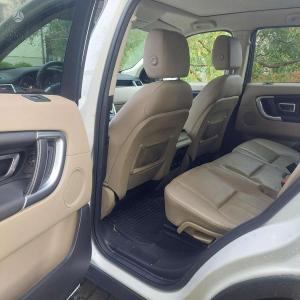 Balts Land Rover Discovery Sport 2016 Alīta, ar dzinēja tilpumu 2.00 L un nobraukumu 135 tūkst. km par 7900 €, foto 15 vietnē AUTOMOTO.COM.LV