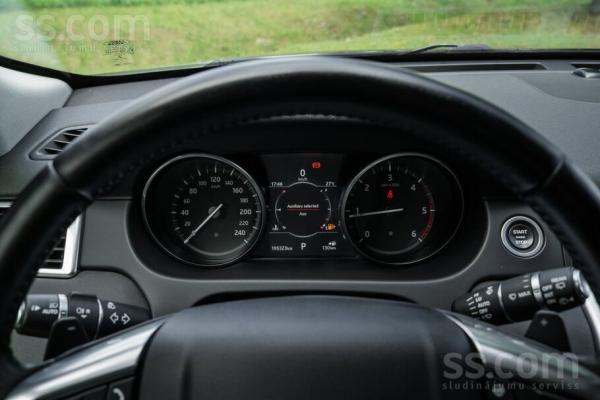 White Land Rover Discovery Sport 2017 in Tukums, with an engine capacity of 2.00 L and mileage of 195 thousand km for 12990 €, photo 9 on AUTOMOTO.COM.LV