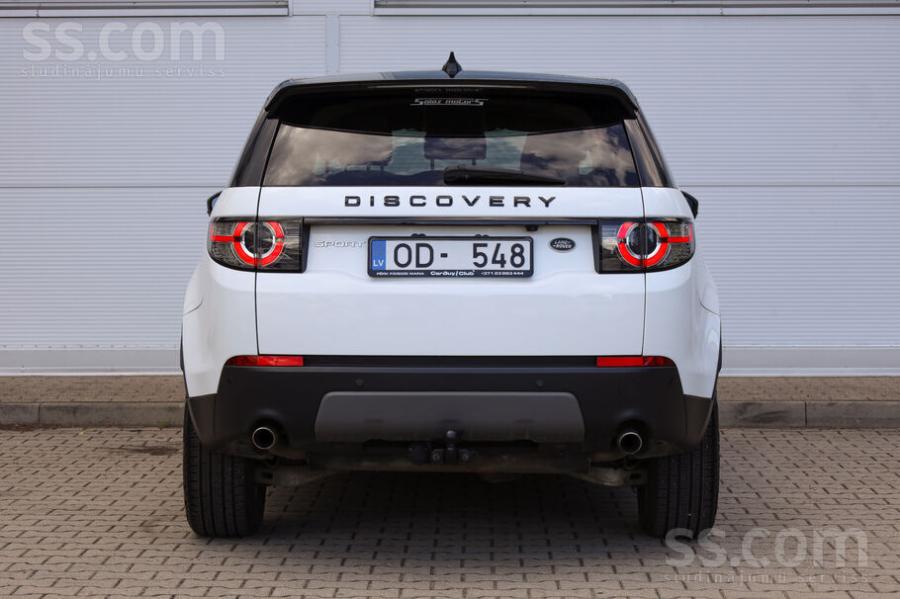 White Land Rover Discovery Sport 2017 in Riga, with an engine capacity of 2.00 L and mileage of 0 thousand km for 10495 €, photo 8 on AUTOMOTO.COM.LV