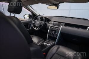 White Land Rover Discovery Sport 2017 in Riga, with an engine capacity of 2.00 L and mileage of 0 thousand km for 10495 €, photo 22 on AUTOMOTO.COM.LV
