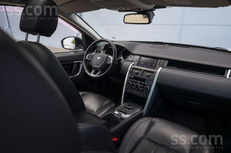 White Land Rover Discovery Sport 2017 in Riga, with an engine capacity of 2.00 L and mileage of 0 thousand km for 10495 €, photo 22 on AUTOMOTO.COM.LV