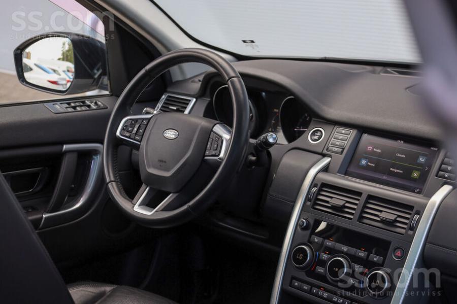 White Land Rover Discovery Sport 2017 in Riga, with an engine capacity of 2.00 L and mileage of 0 thousand km for 10495 €, photo 23 on AUTOMOTO.COM.LV