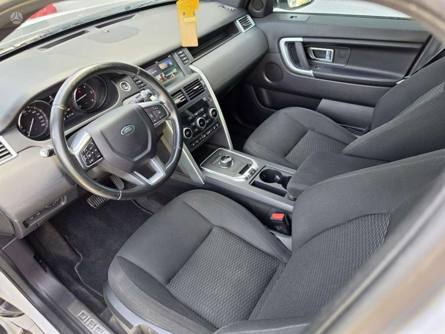 Balts Land Rover Discovery Sport 2017 Šilutė, ar dzinēja tilpumu 2.00 L un nobraukumu 161 tūkst. km par 8000 €, foto 24 vietnē AUTOMOTO.COM.LV