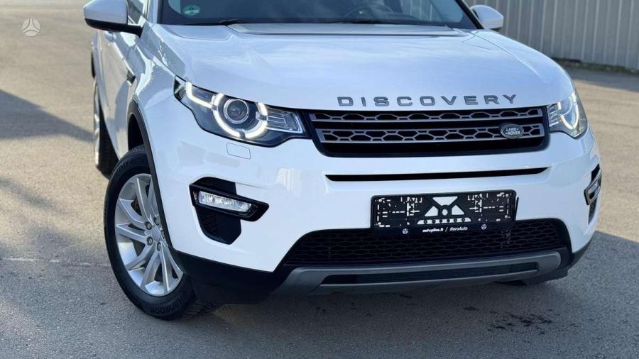 White Land Rover Discovery Sport 2017 in Telschi, with an engine capacity of 2.00 L and mileage of 182 thousand km for 11400 €, photo 3 on AUTOMOTO.COM.LV
