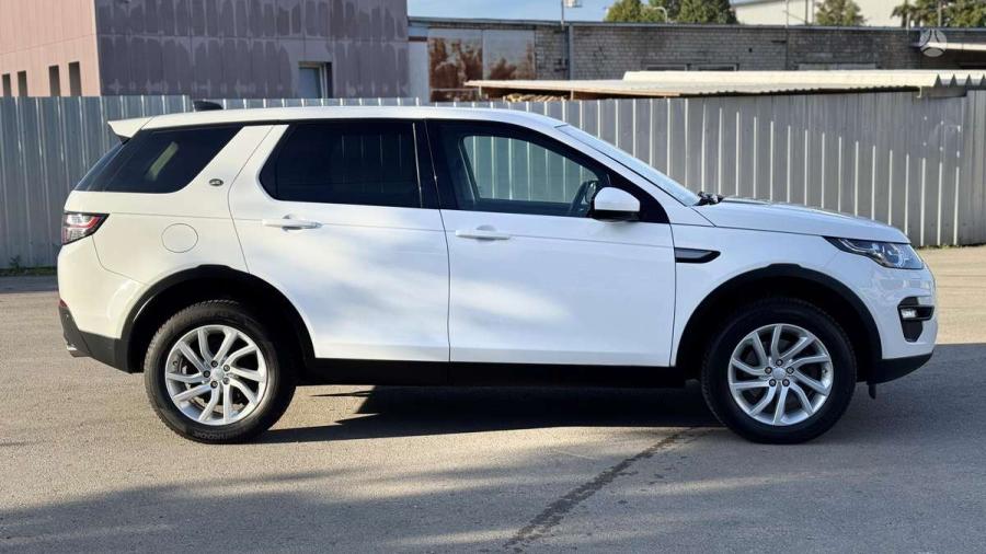 White Land Rover Discovery Sport 2017 in Telschi, with an engine capacity of 2.00 L and mileage of 182 thousand km for 11400 €, photo 13 on AUTOMOTO.COM.LV