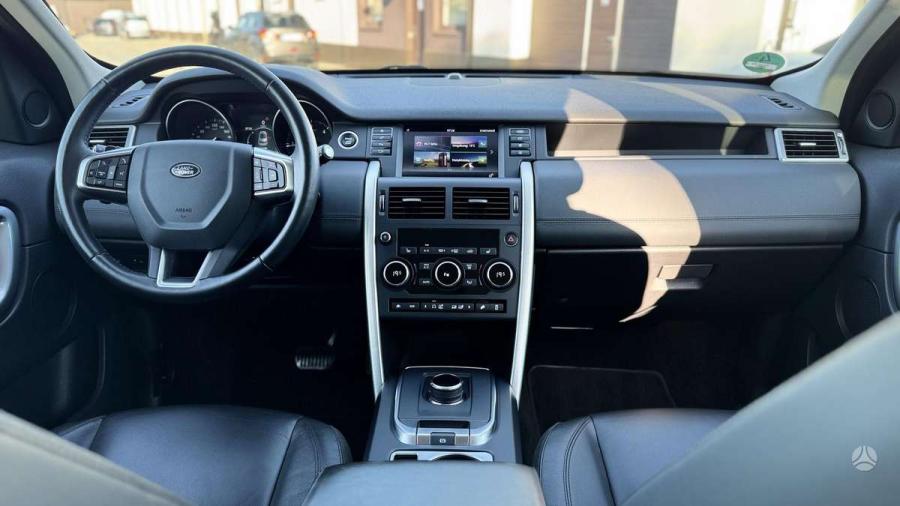 White Land Rover Discovery Sport 2017 in Telschi, with an engine capacity of 2.00 L and mileage of 182 thousand km for 11400 €, photo 17 on AUTOMOTO.COM.LV