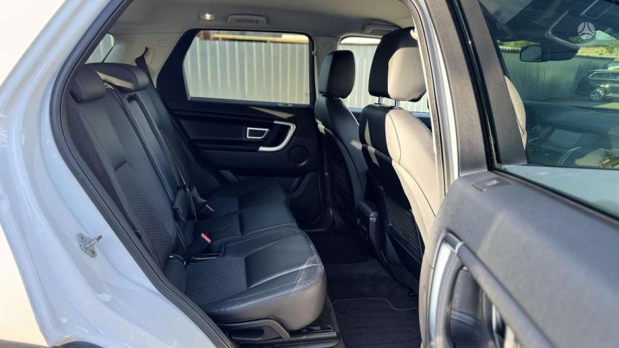 White Land Rover Discovery Sport 2017 in Telschi, with an engine capacity of 2.00 L and mileage of 182 thousand km for 11400 €, photo 20 on AUTOMOTO.COM.LV