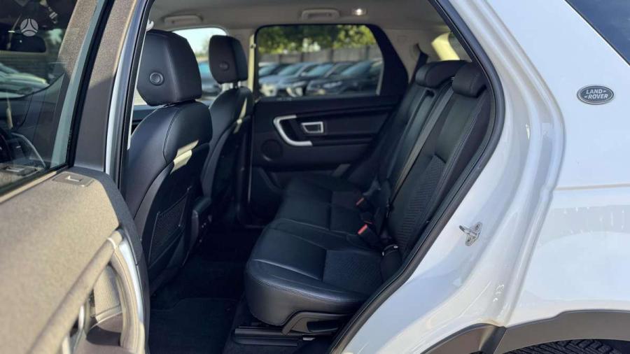 White Land Rover Discovery Sport 2017 in Telschi, with an engine capacity of 2.00 L and mileage of 182 thousand km for 11400 €, photo 21 on AUTOMOTO.COM.LV