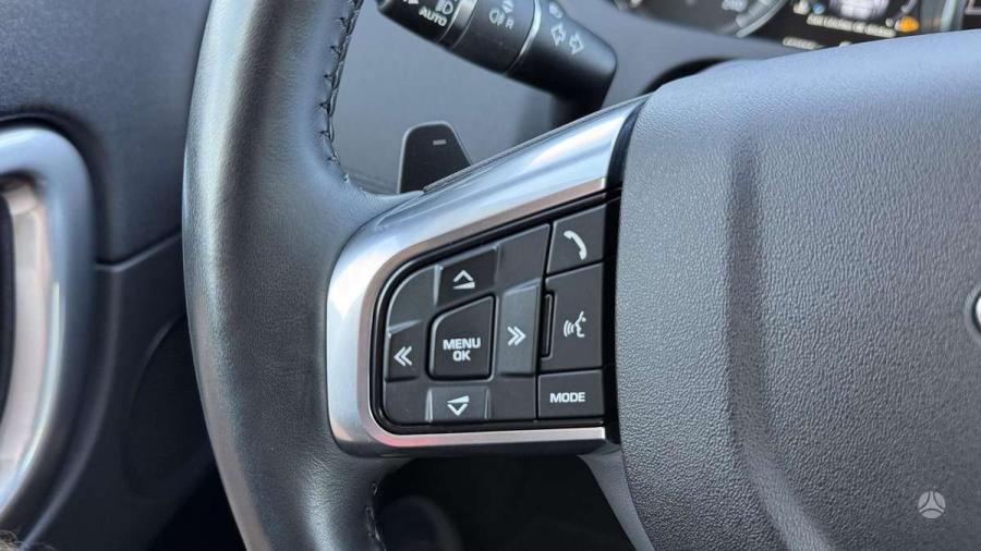 White Land Rover Discovery Sport 2017 in Telschi, with an engine capacity of 2.00 L and mileage of 182 thousand km for 11400 €, photo 28 on AUTOMOTO.COM.LV