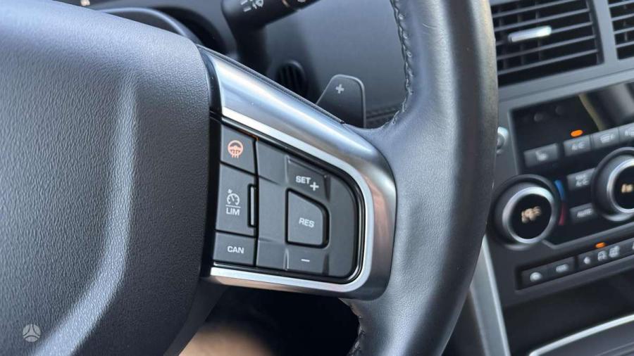 White Land Rover Discovery Sport 2017 in Telschi, with an engine capacity of 2.00 L and mileage of 182 thousand km for 11400 €, photo 29 on AUTOMOTO.COM.LV