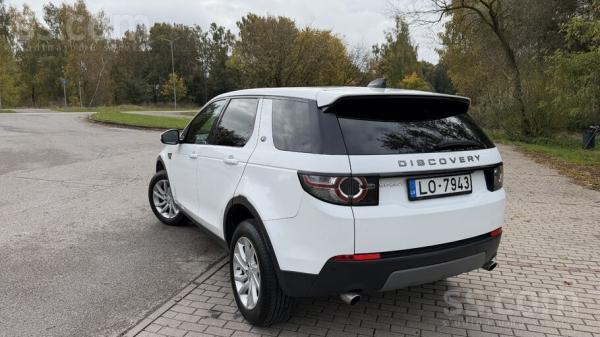 White Land Rover Discovery Sport 2017 in Riga, with an engine capacity of 2.00 L and mileage of 183 thousand km for 9900 €, photo 5 on AUTOMOTO.COM.LV