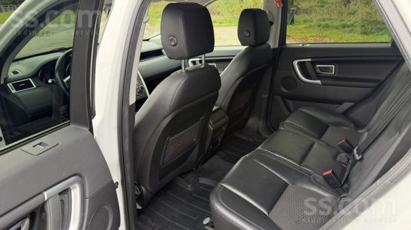 White Land Rover Discovery Sport 2017 in Riga, with an engine capacity of 2.00 L and mileage of 183 thousand km for 9900 €, photo 8 on AUTOMOTO.COM.LV