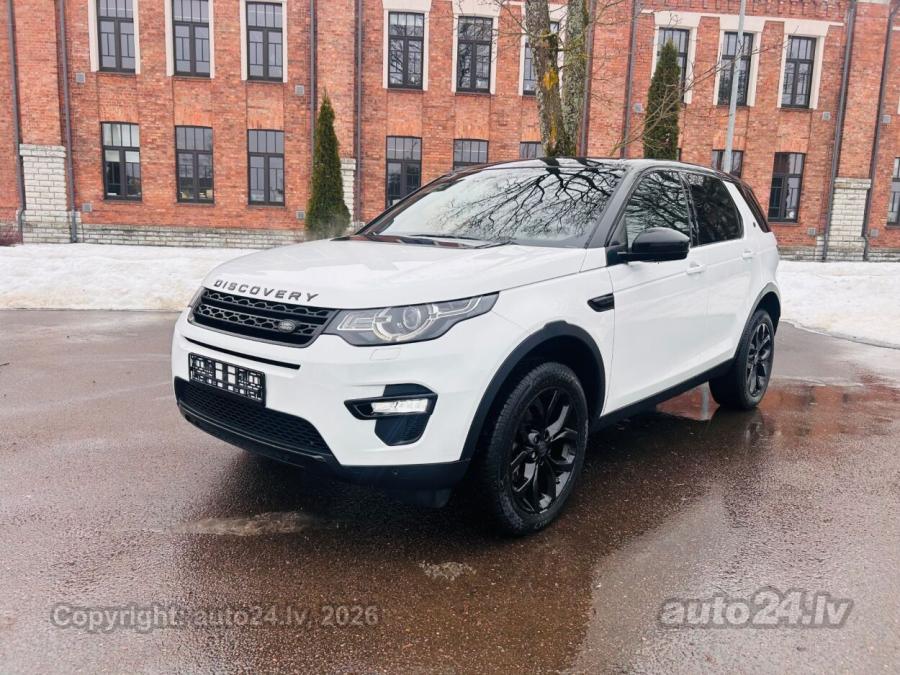 White Land Rover Discovery Sport 2018 in Tallinn, with an engine capacity of 2.00 L and mileage of 105 thousand km for 13590 €, photo 1 on AUTOMOTO.COM.LV