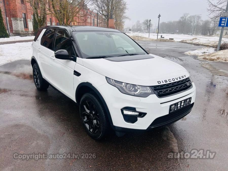 White Land Rover Discovery Sport 2018 in Tallinn, with an engine capacity of 2.00 L and mileage of 105 thousand km for 13590 €, photo 3 on AUTOMOTO.COM.LV