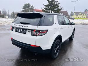 White Land Rover Discovery Sport 2018 in Tallinn, with an engine capacity of 2.00 L and mileage of 105 thousand km for 13590 €, photo 5 on AUTOMOTO.COM.LV