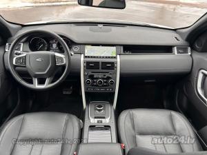 White Land Rover Discovery Sport 2018 in Tallinn, with an engine capacity of 2.00 L and mileage of 105 thousand km for 13590 €, photo 8 on AUTOMOTO.COM.LV